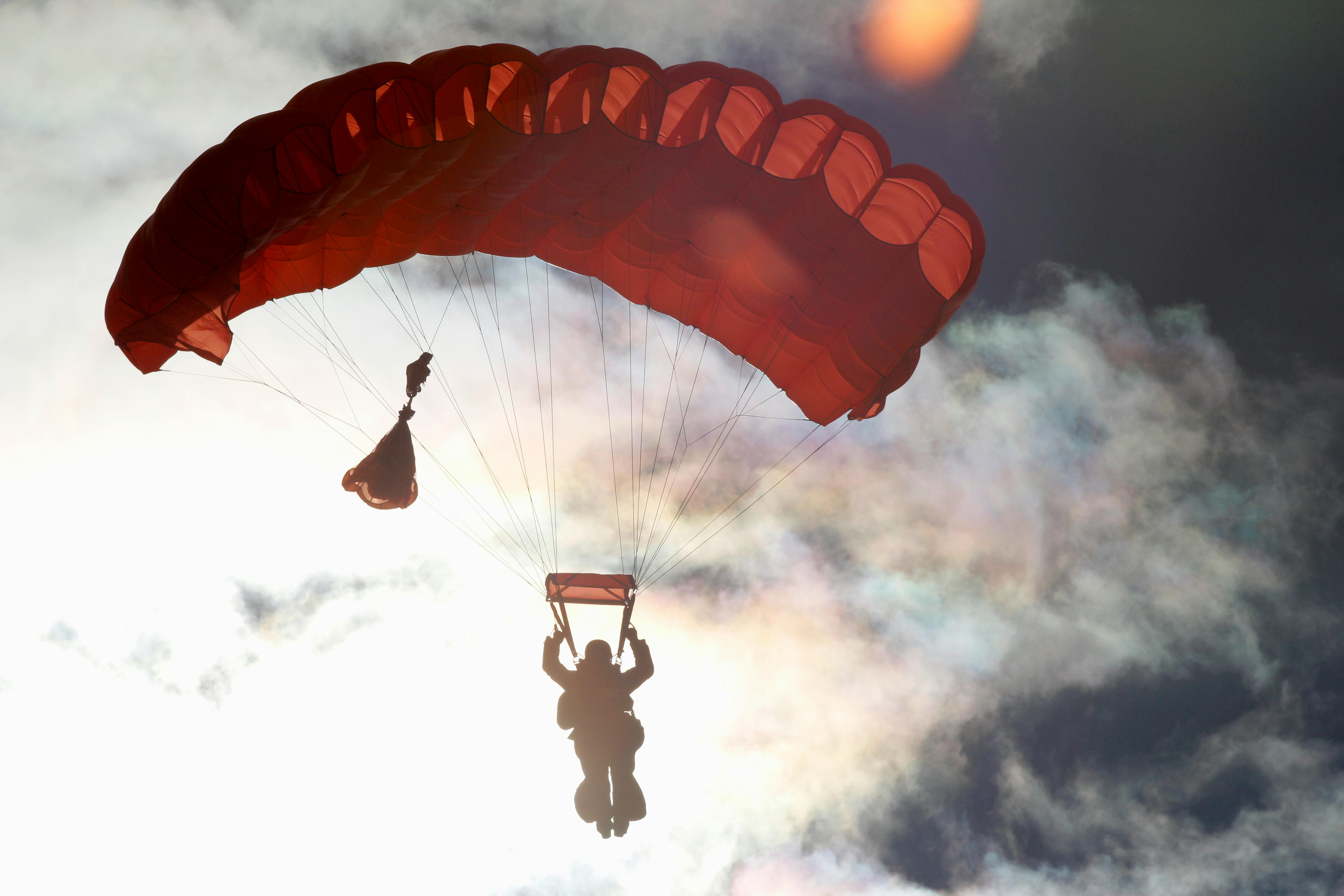 Free stock photos of parachutes · Pexels