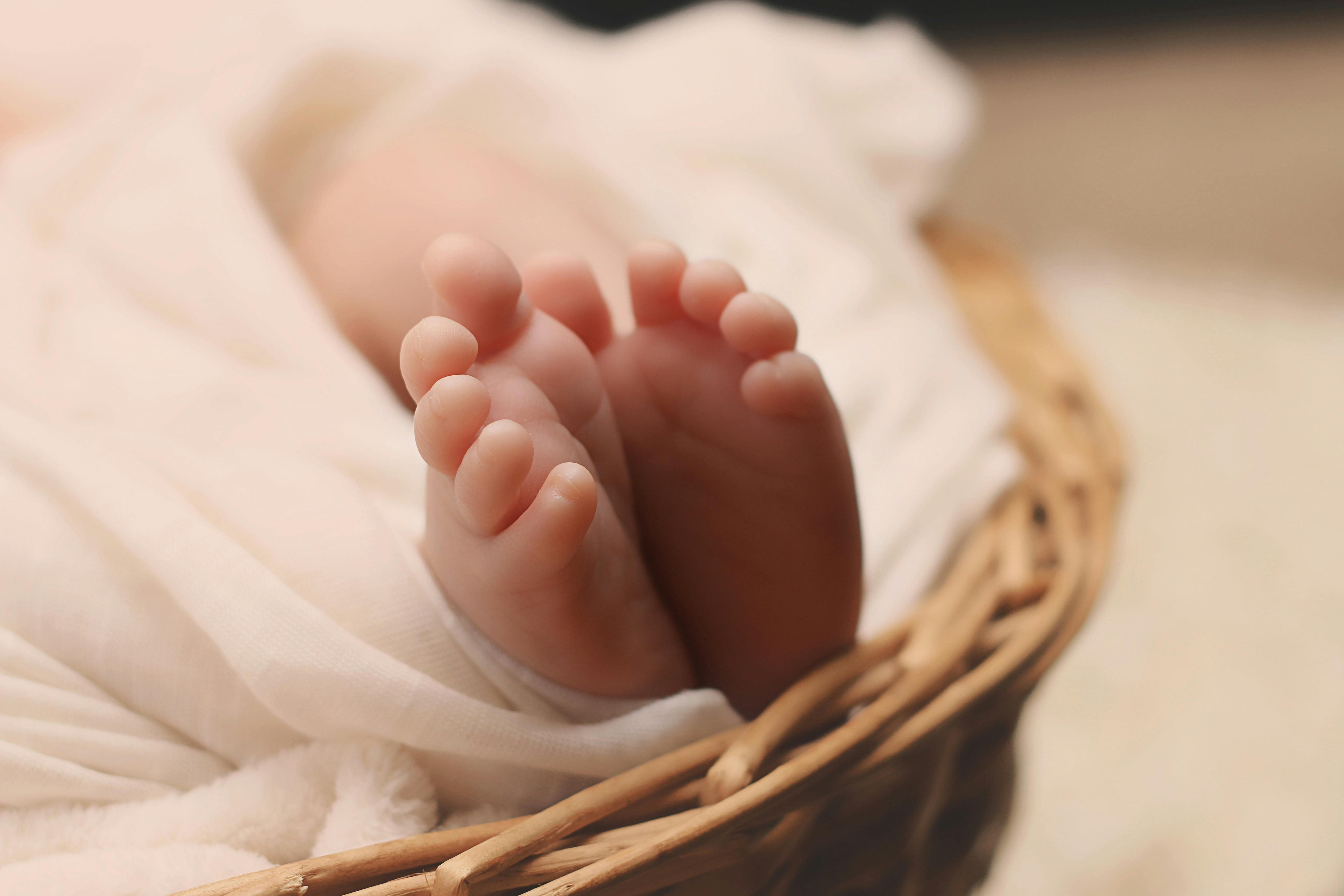 Free stock photos of newborn baby · Pexels