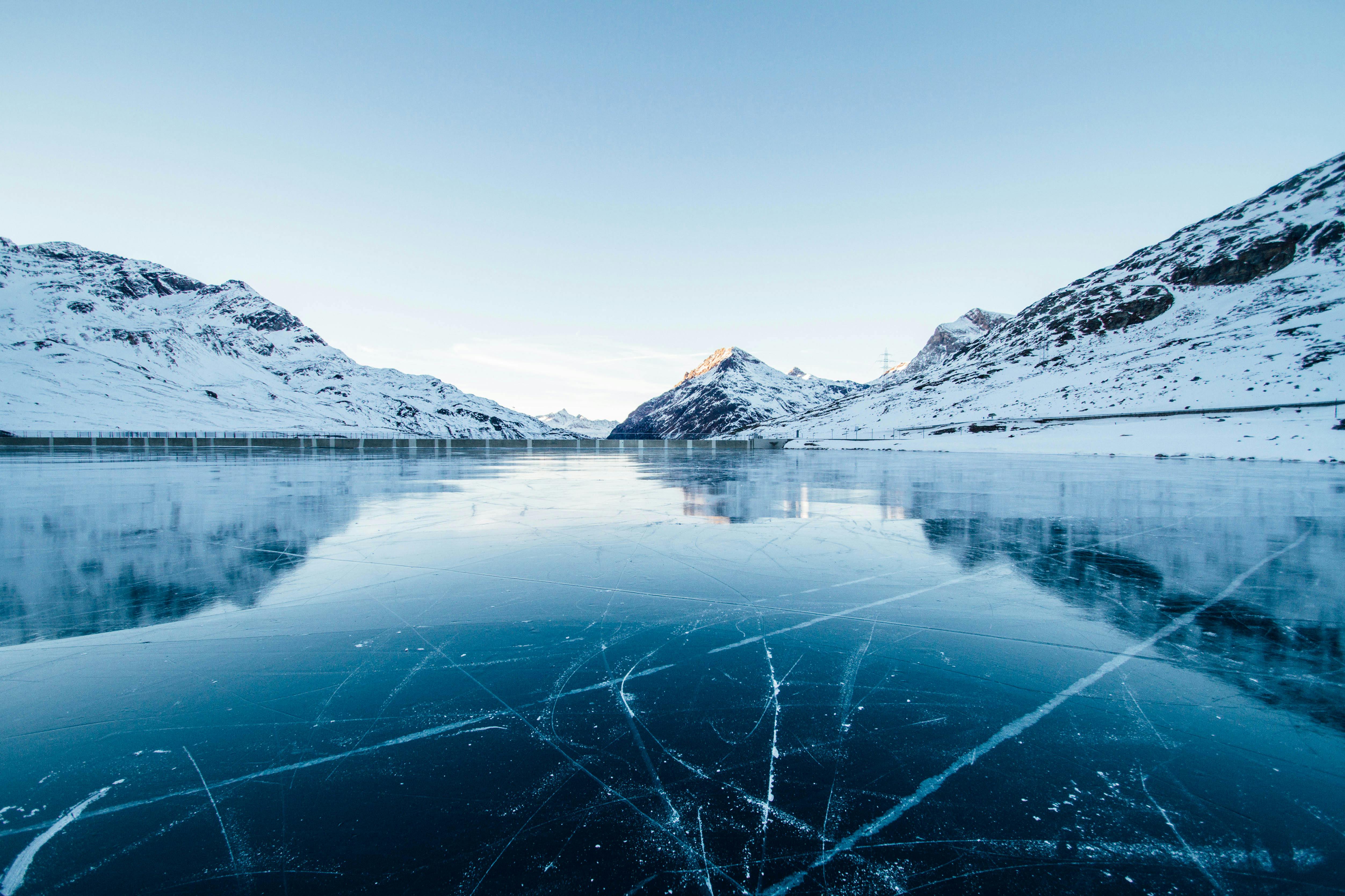 Free stock photos of frozen lake · Pexels