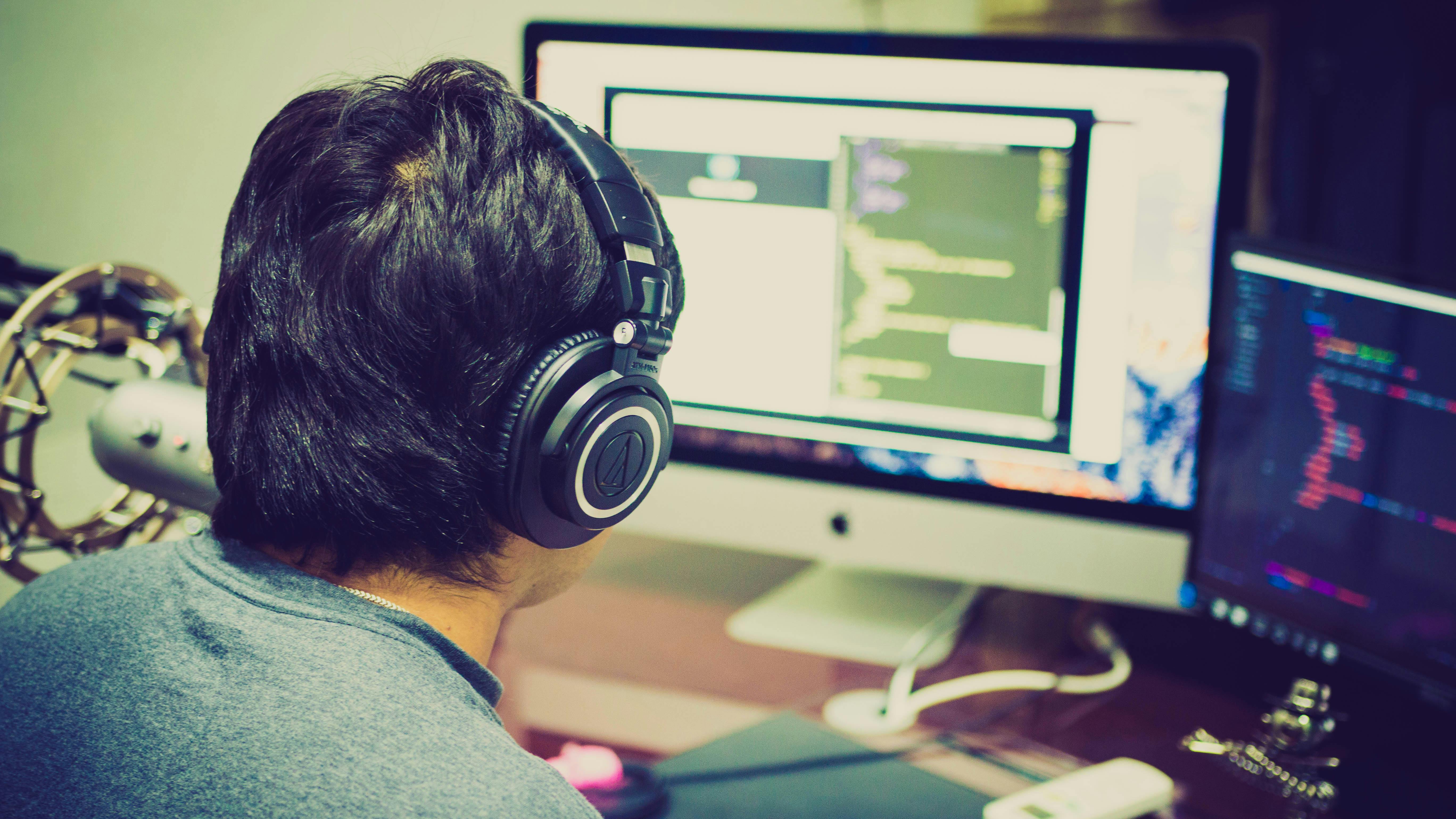 Free stock photos of programmer · Pexels